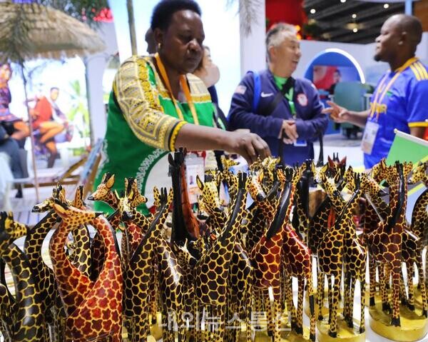 [경제 인사이트] 中 대외 개방 지속...해외 인사, CIIE 통해 발전 이익 공유 기대